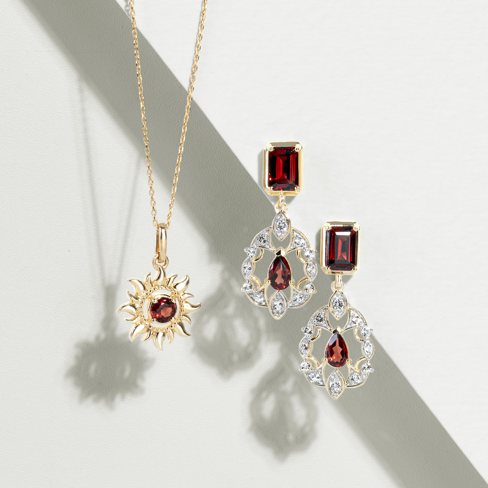 Garnet - The Birthstone of January – GemondoTh