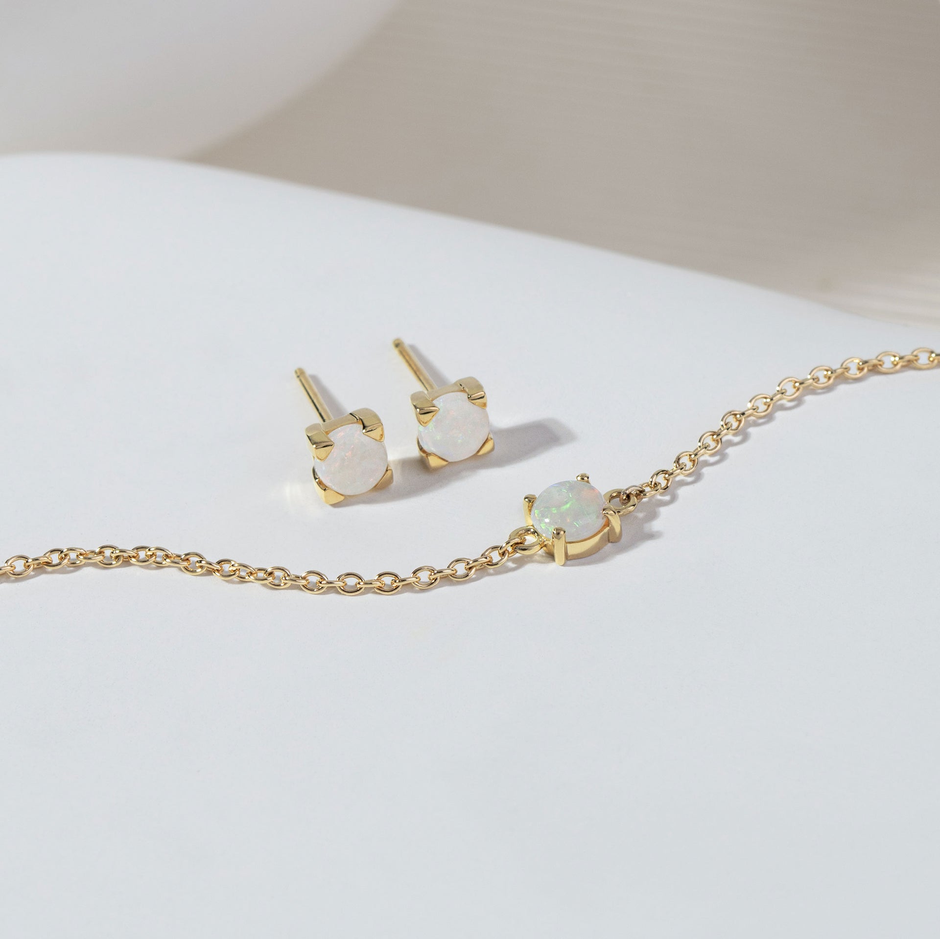 Gemondo Thailand l An English Jewelry brand selling natural gemstone ...